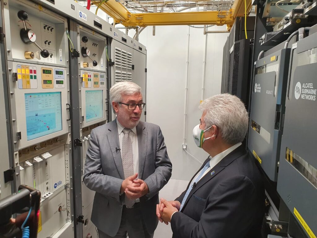 PROVEEDORES DE INTERNET FIBRA OPTICA EN PERU - Proveedores